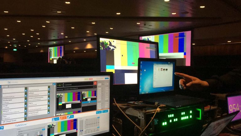 What are the advantages of Live Streaming in a 3D Virtual Studio Set ...